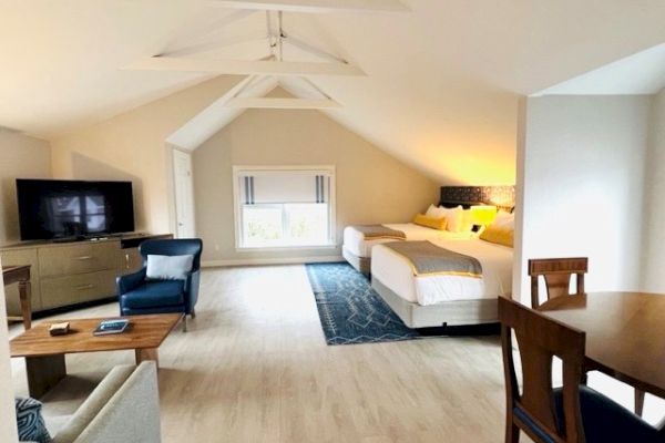 Danfords Hotel Rooms & Suites - Waterview Marina Accommodations Port ...